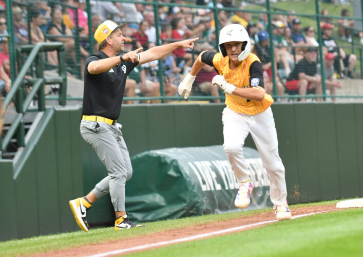 Florida defeats Washington at Lamade Stadium 6-1 on Friday night | News ...